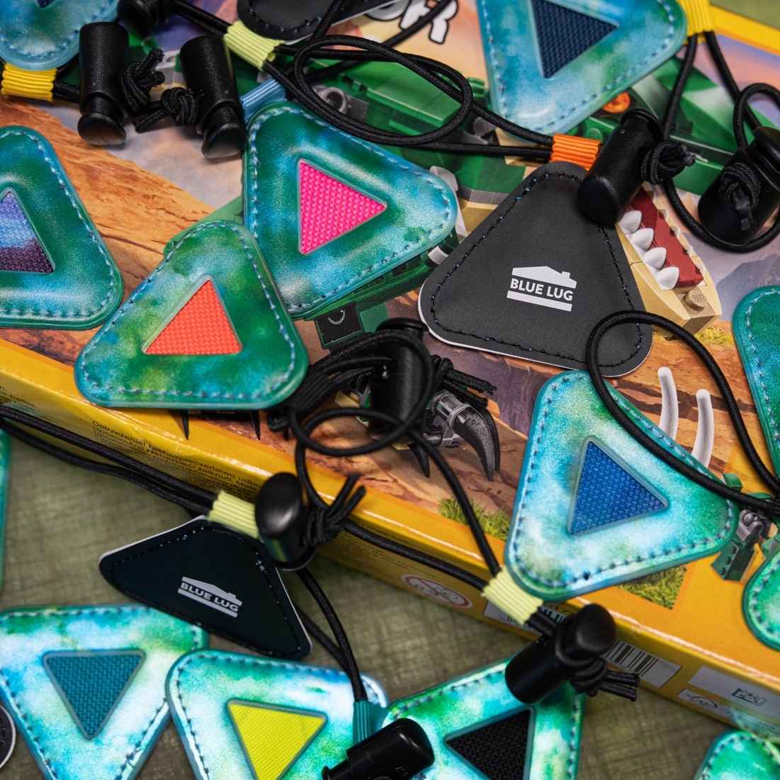 *BLUE LUG* MINI Triangle Reflector (earth Dye) - BLUE LUG GLOBAL ONLINE ...